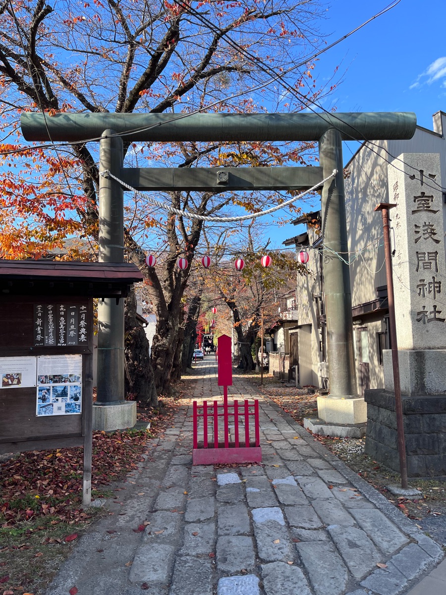 富士山下宮 小室淺間神社 | 去趣 ChicTrip - AI 行程規劃、日本旅遊優惠券、eSIM 上網一站搞定